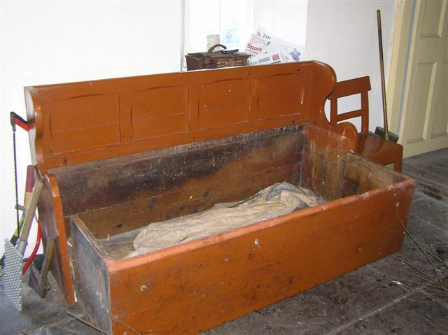 A World of Vernacular Furniture: The Settle Bed – smow Blog