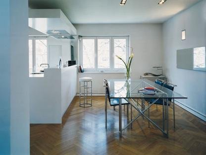 Roquebrune Chair | ClassiCon | by Eileen Gray, 1932 - Originals from smow