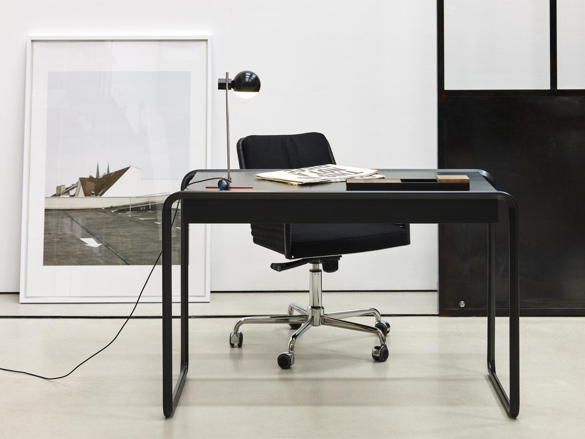 Oblique Desk K2D | Tecta | Desks - Designer furniture from smow