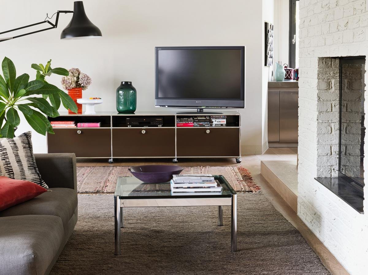 USM Haller Coffee Table, 75 x 75 cm, Wood, Natural lacquered oak | USM ...