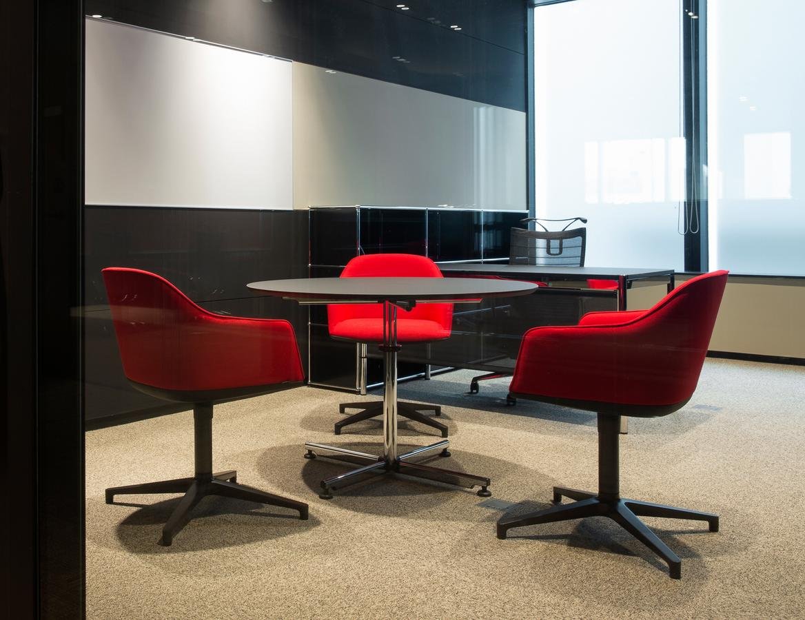 USM Haller USM Kitos Circular Table by USM, 1990 - Designer furniture ...