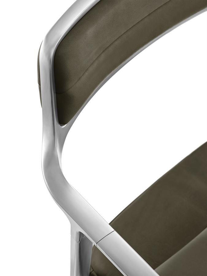 Swivel 452 Chair | Vipp | Office Swivel Chairs - Designer furniture ...