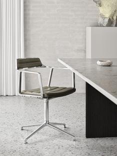 Swivel 452 Chair | Vipp | Office Swivel Chairs - Designer furniture ...