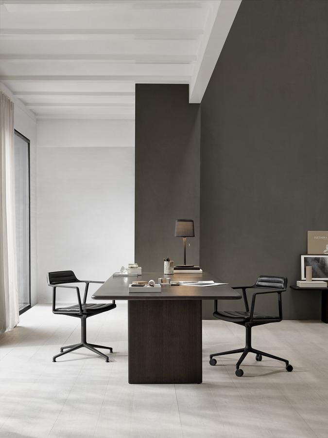 Swivel 452 Chair | Vipp | Office Swivel Chairs - Designer furniture ...
