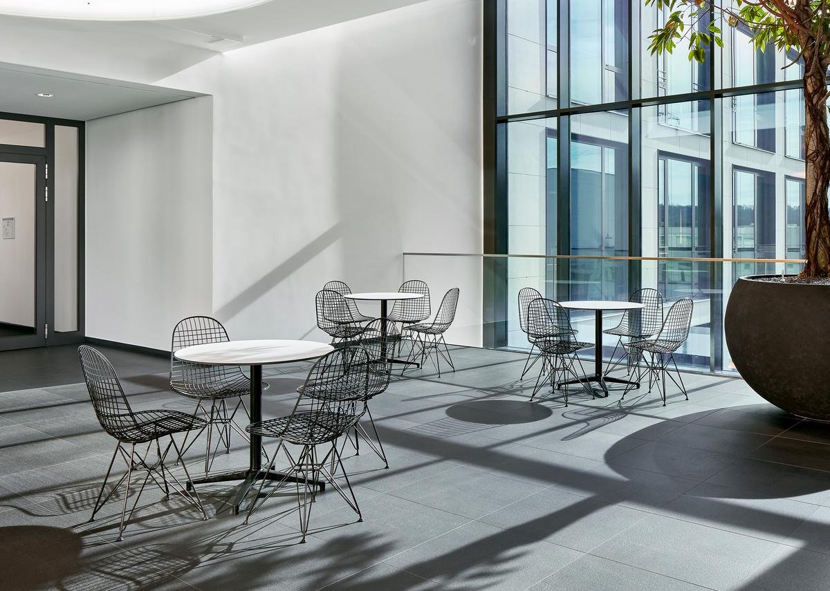 Bistro Table Indoor | Vitra | Tables - Designer furniture from smow