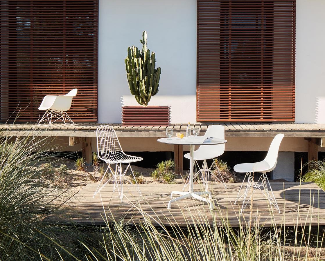 Vitra Contract Table Outdoor, 75 x 75 cm, Deep black by Charles & Ray ...