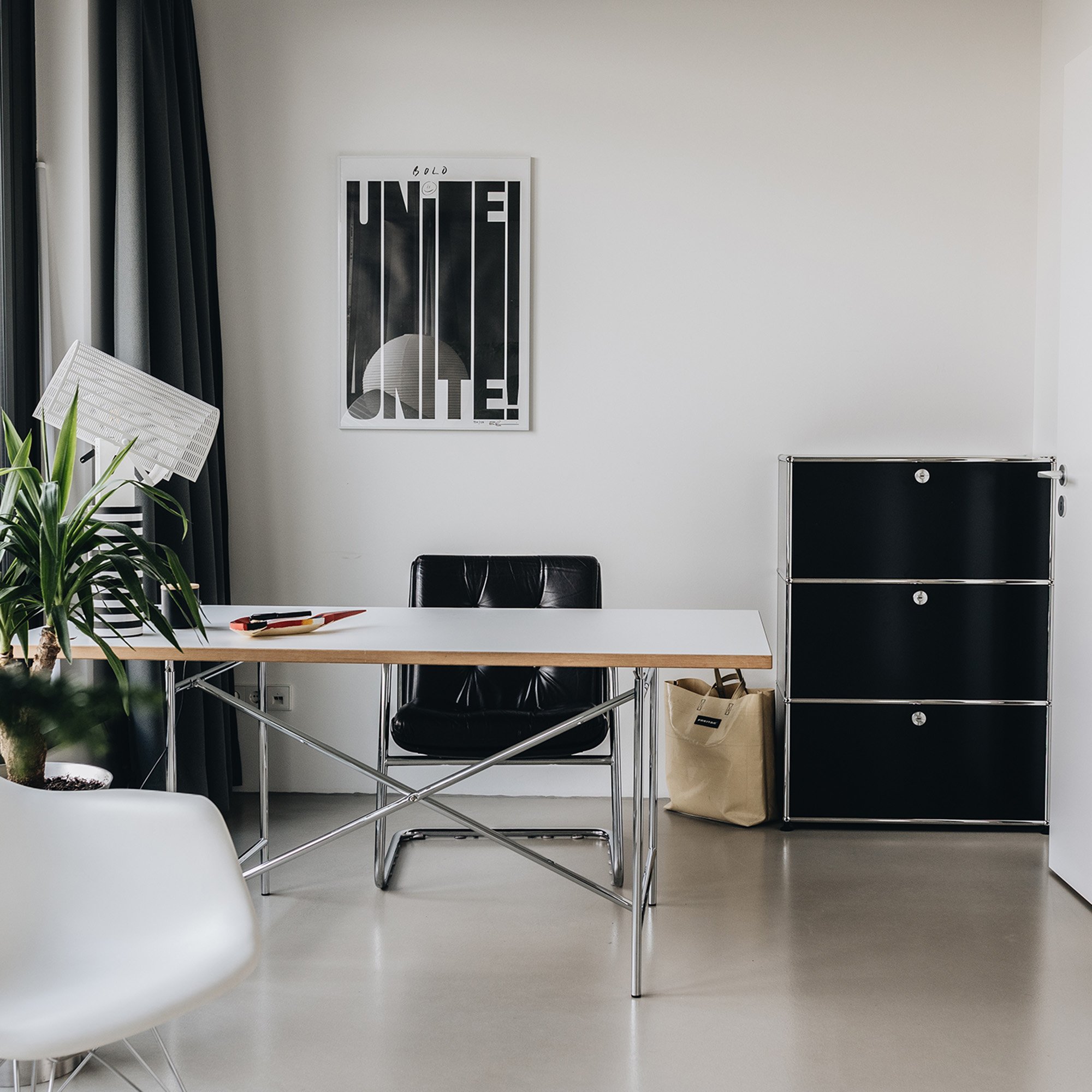 USM Haller Highboard M, Customizable, Light grey RAL 7035, Open, With ...
