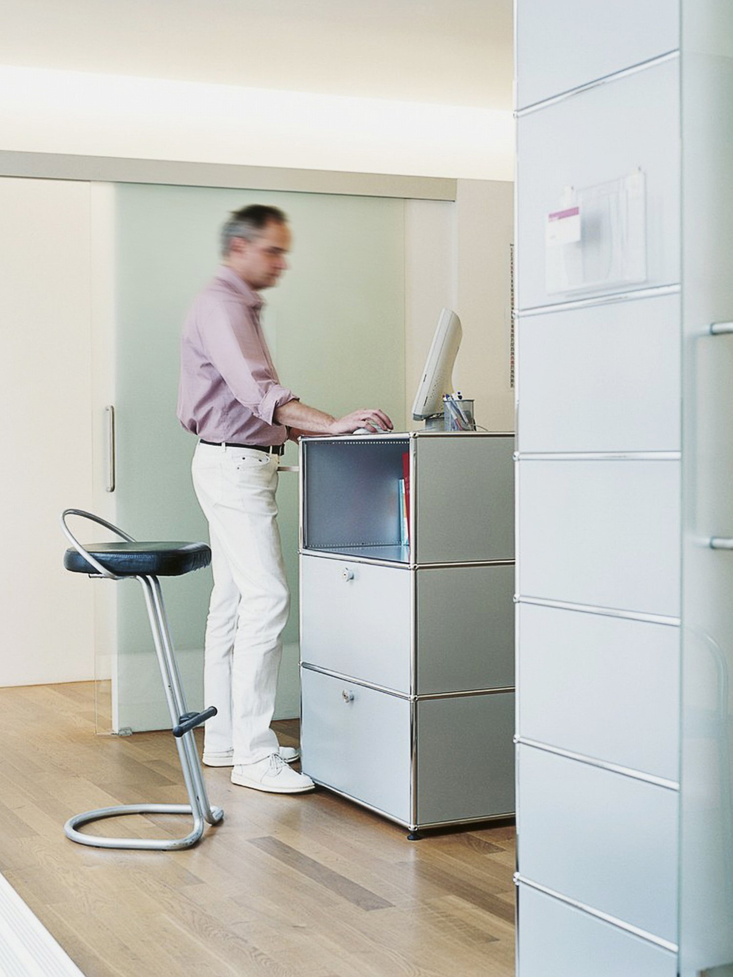 USM Haller Highboard M, Customizable, Light grey RAL 7035, Open, With ...