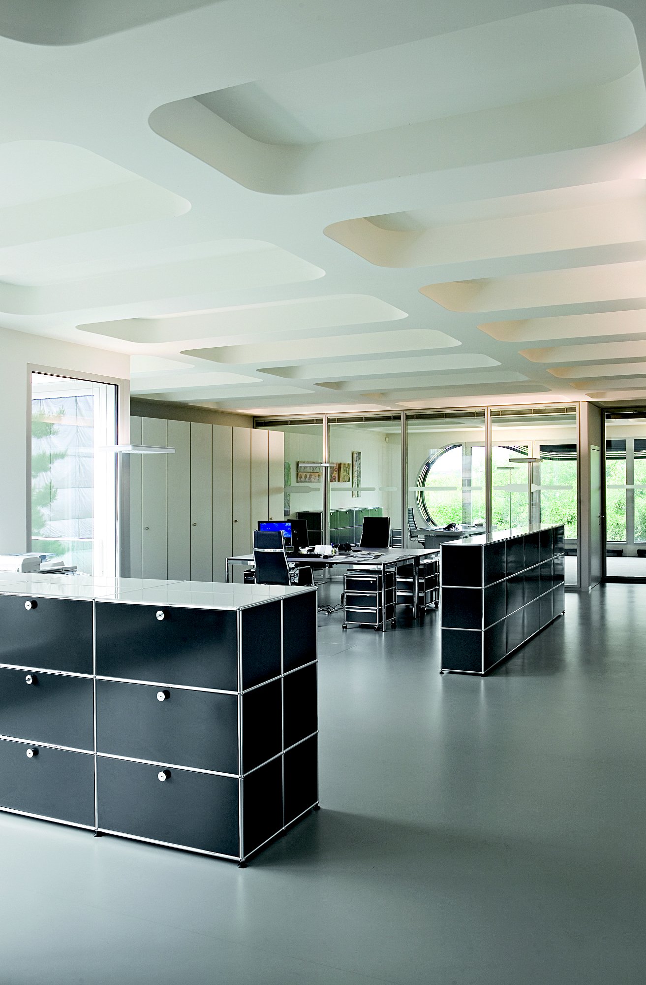 USM Haller Highboard L, Customizable, Light grey RAL 7035, With 2 drop ...