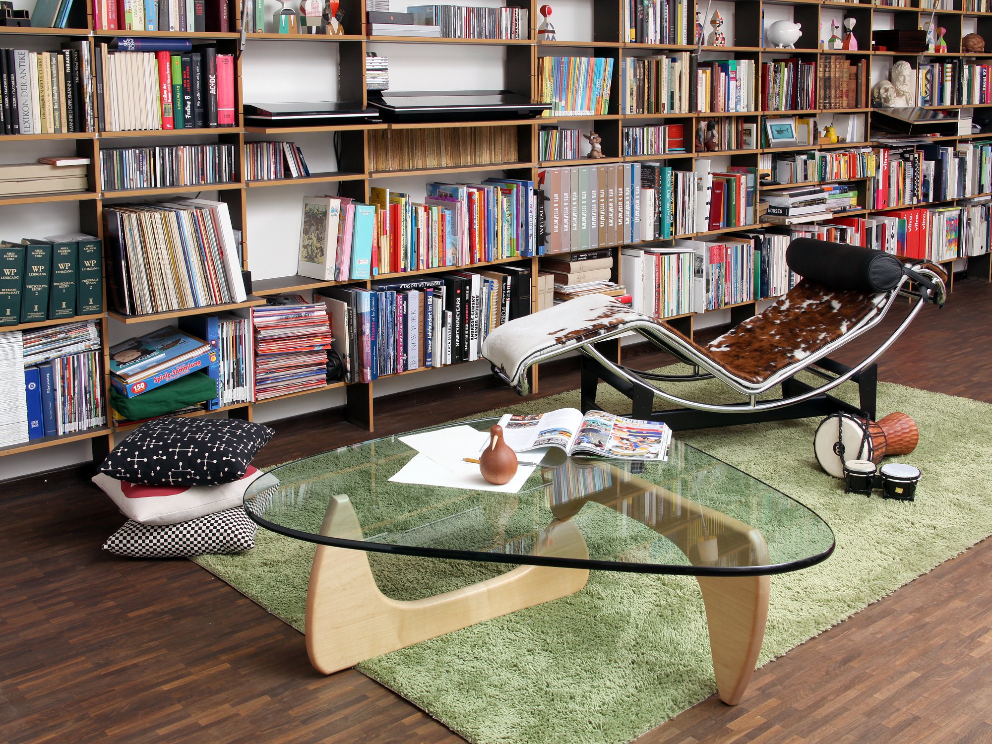 Noguchi Coffee Table, Walnut | Vitra | by Isamu Noguchi, 1944 ...