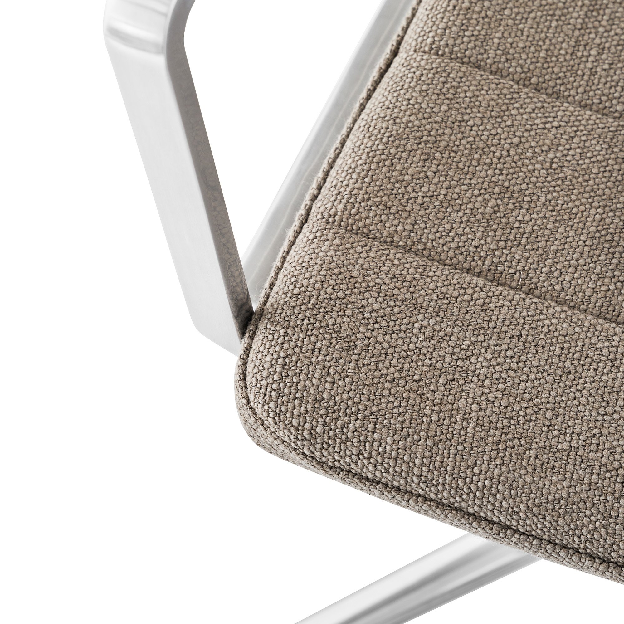 Swivel 452 Chair | Vipp | Office Swivel Chairs - Designer furniture ...