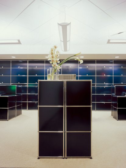USM Haller Highboard M, Customizable, Light grey RAL 7035, Open, With ...